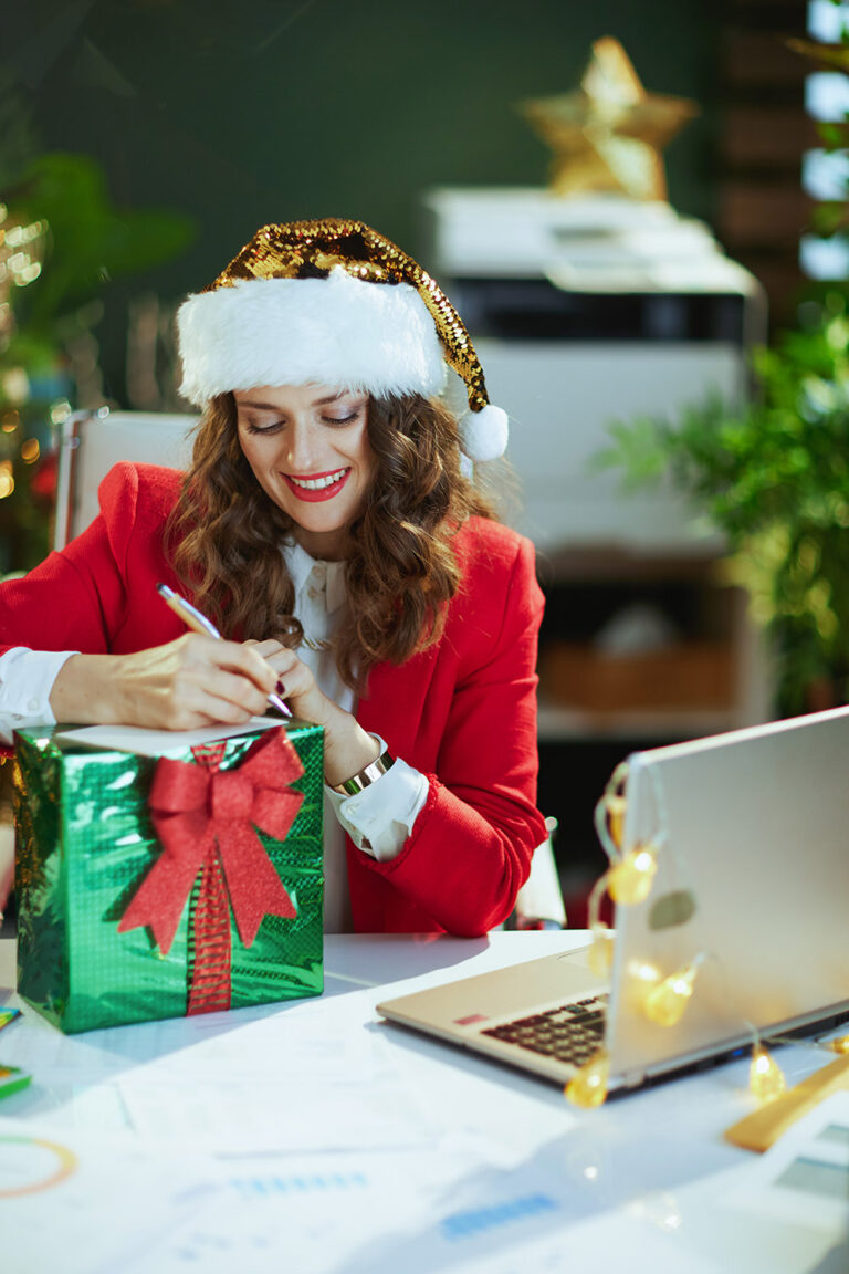 30 Christmas Messages To Your Employees: Spreading Cheer